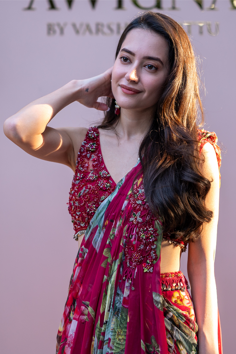 KOMAL KAPOOR IN COSMOS – Awigna